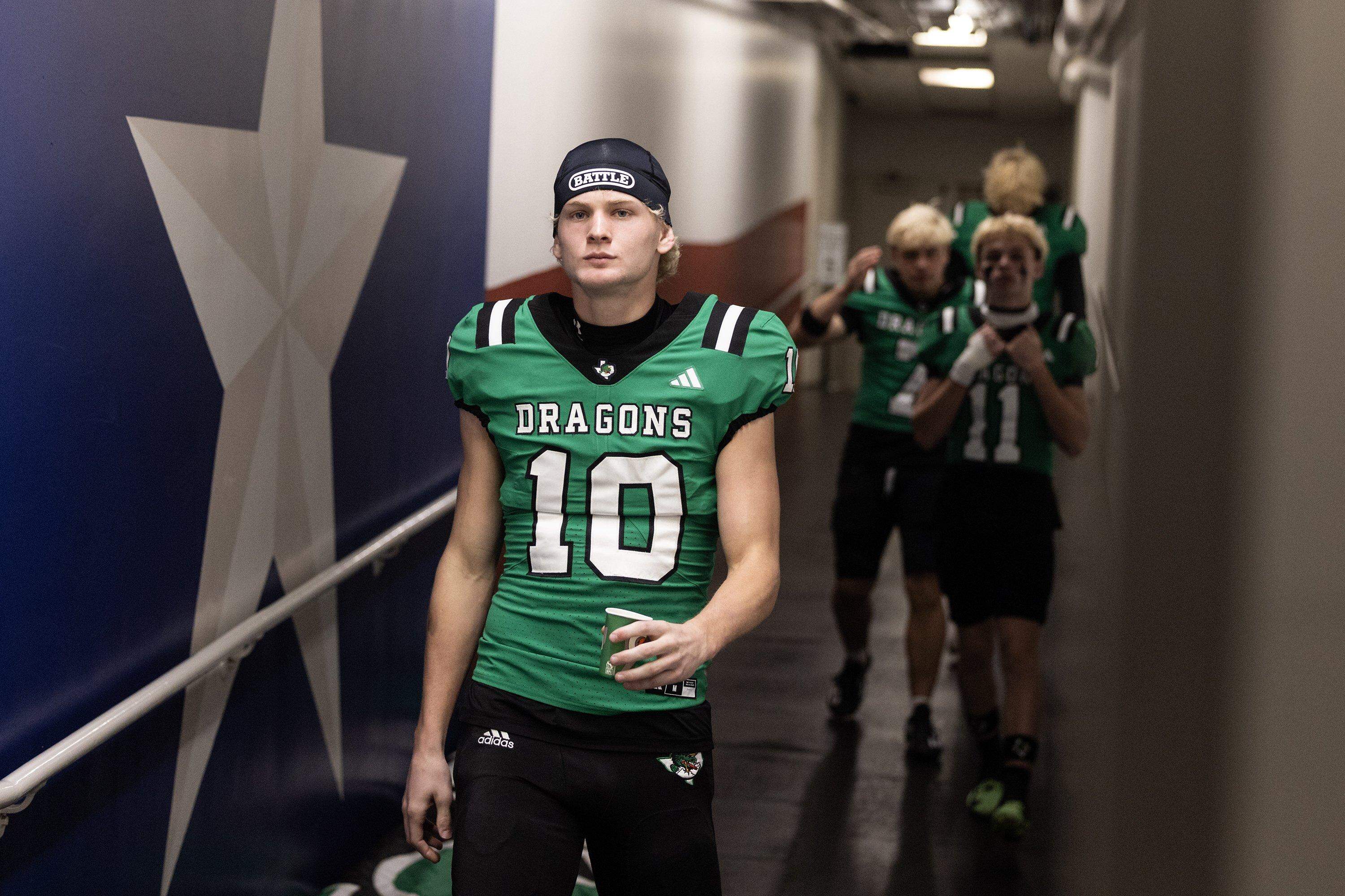 Southlake Carroll endures 4-hour weather delay before football playoff game