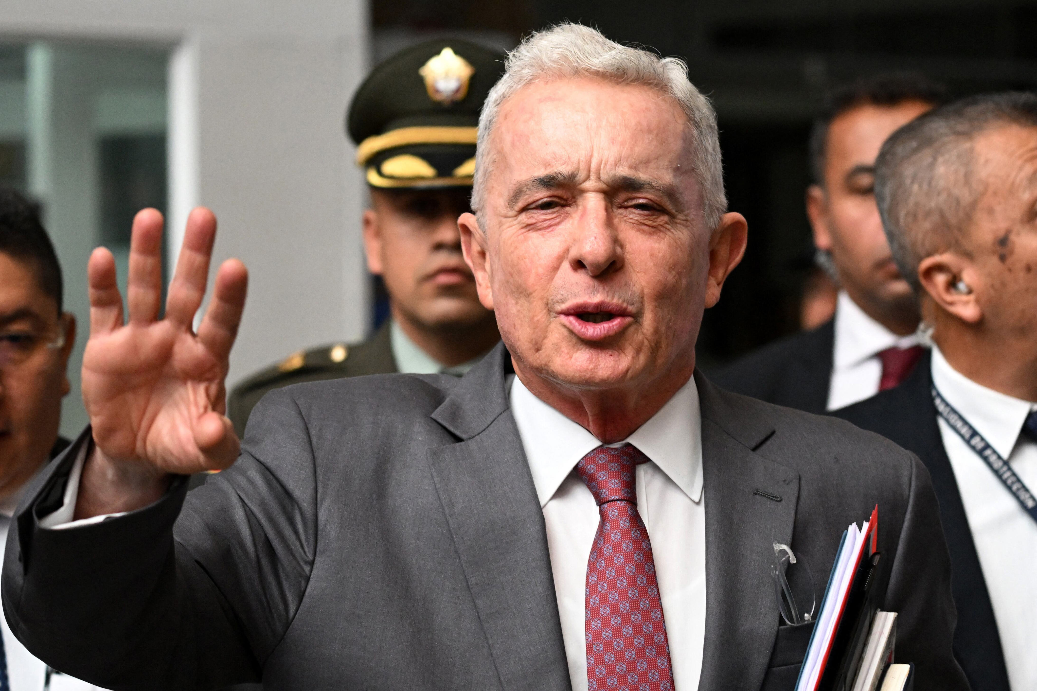 Centro Democrático enfrenta a Petro y le pide que presente pruebas de ...
