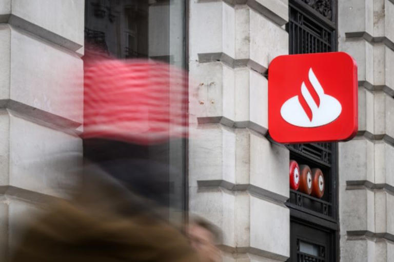 Santander urges customers to have £100 in their accounts by midnight Sunday