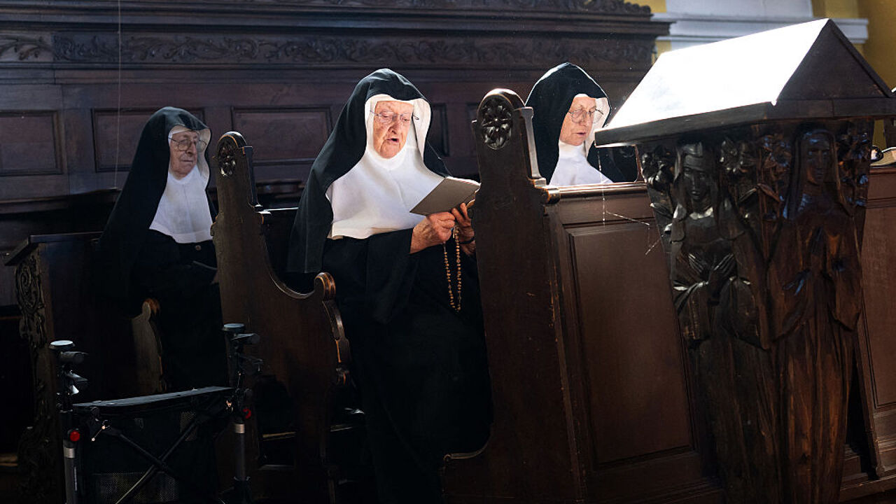 Rebelse nonnen uit Oostenrijk die klooster 'bezet houden', weigeren ...