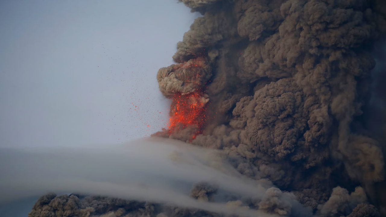 Ancient Super Volcano Blows 45,000 Foot Ash Wall Into Jet Stream ...