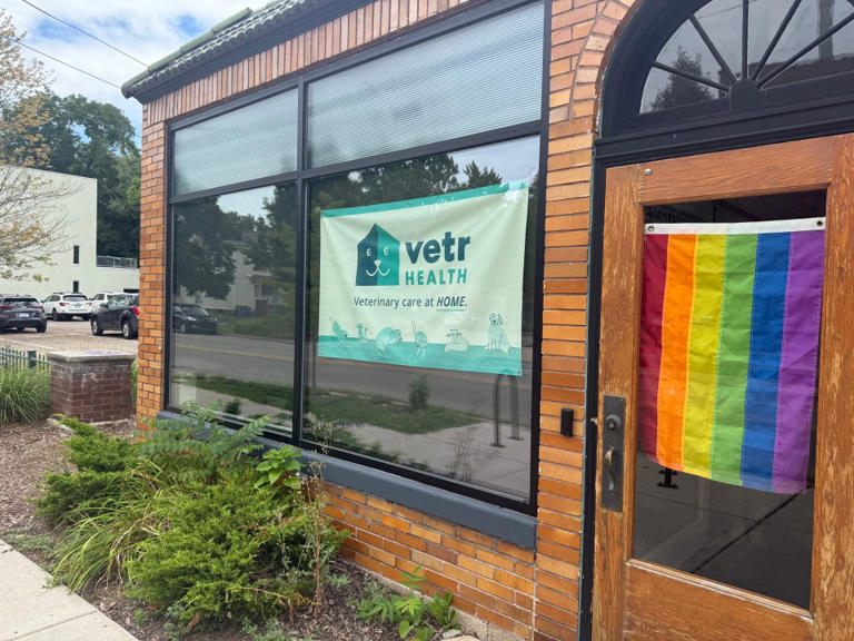 Grand Rapids vet clinic hosts Santa meet-and-greet for pets