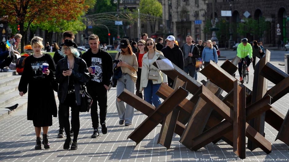 Why Ukrainian school students still speak Russian in Kyiv