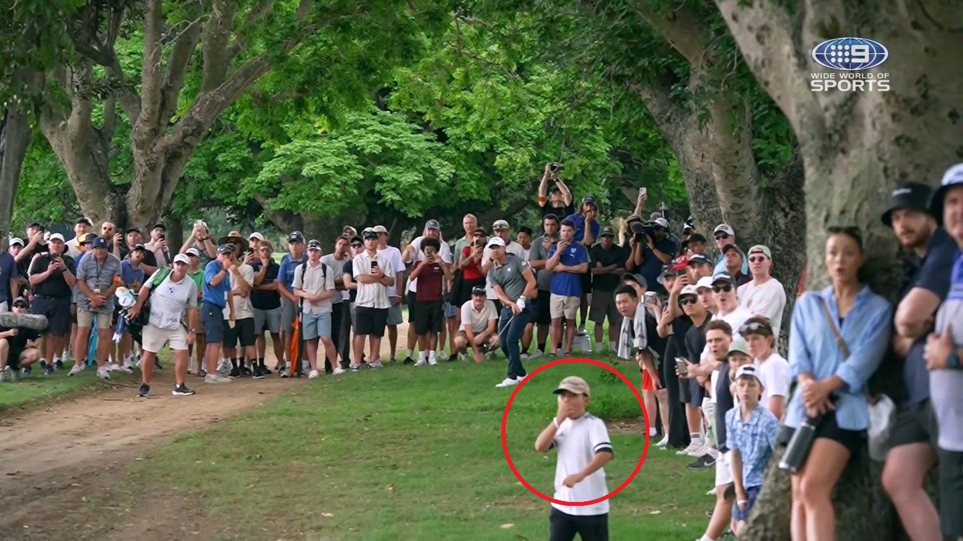 Young fan in awe at Min Woo's 'ridiculous' shot