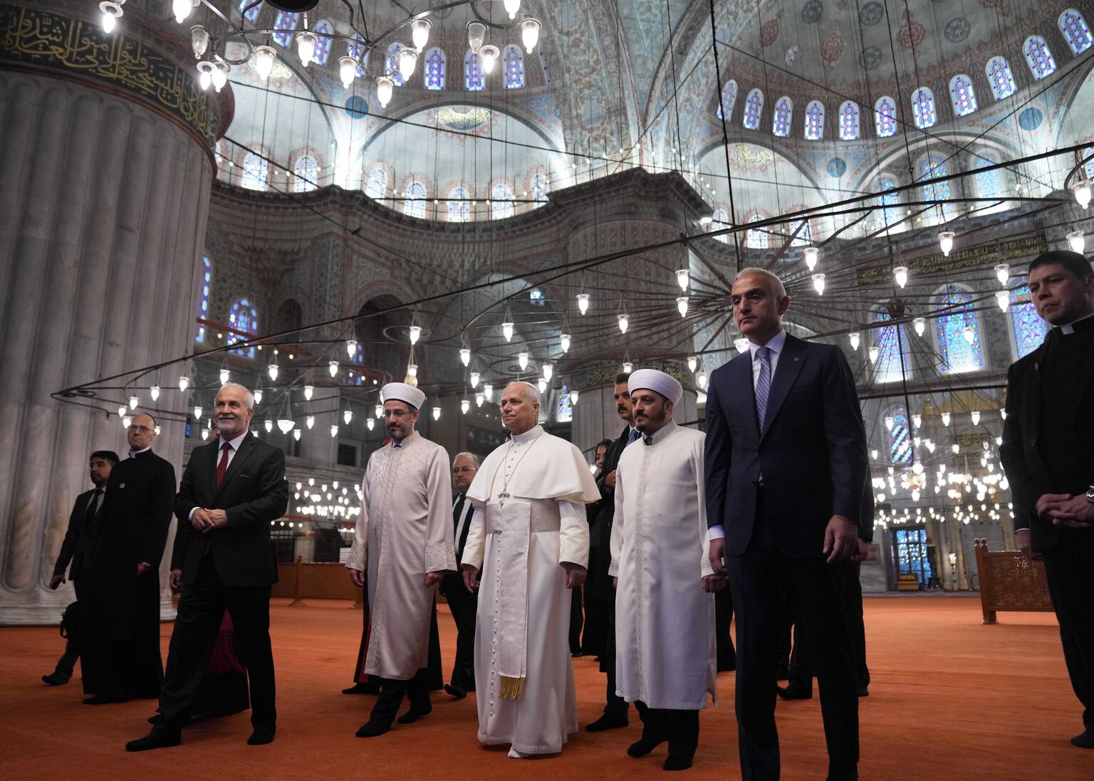 Pope visits famous Blue Mosque in Turkey as he focuses on unifying ...