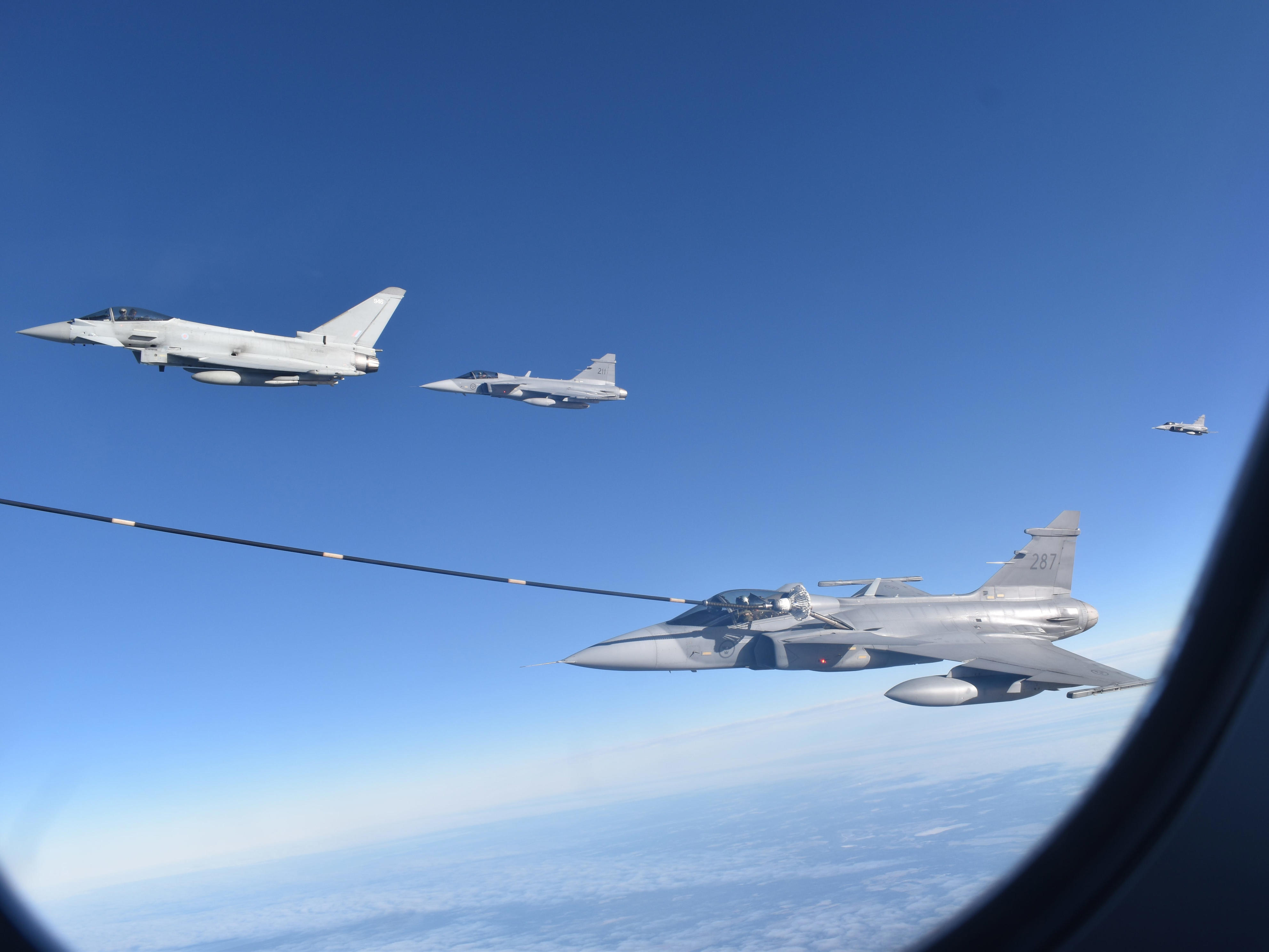 Inside the high-speed missions fueling Western fighter jets on Russia's ...