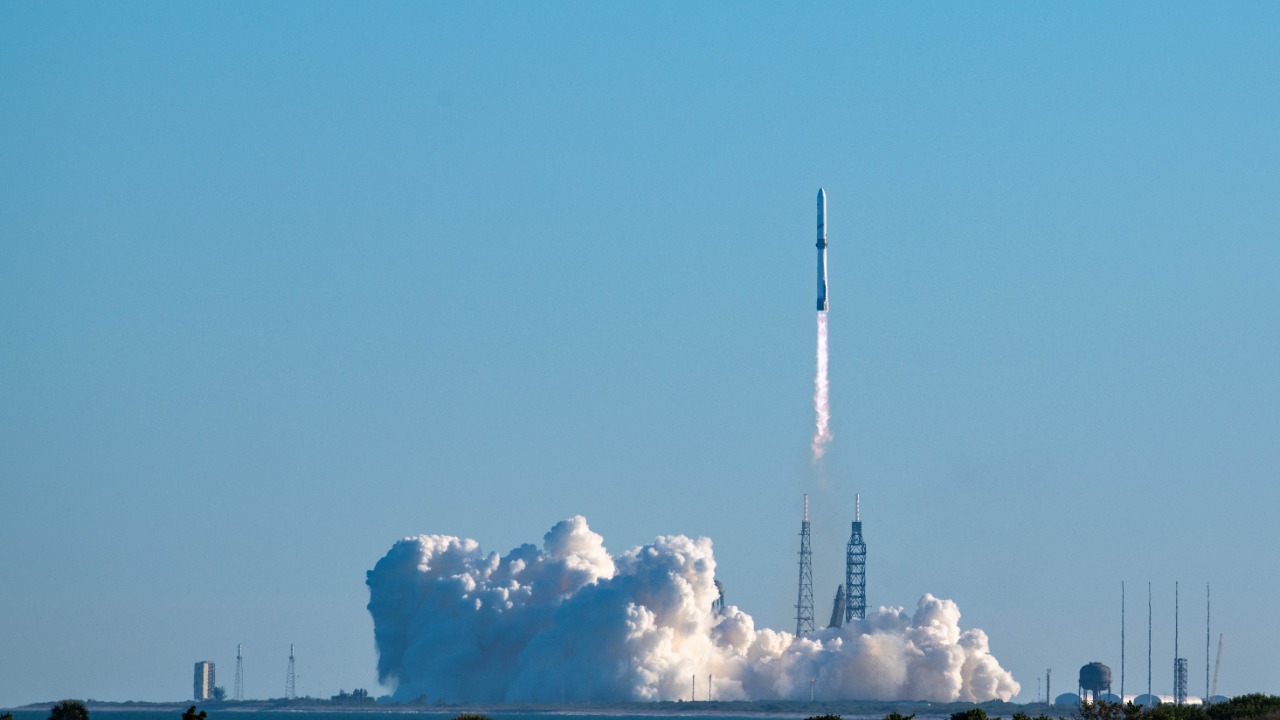 Blue Origin’s New Glenn surges while SpaceX Starship stumbles