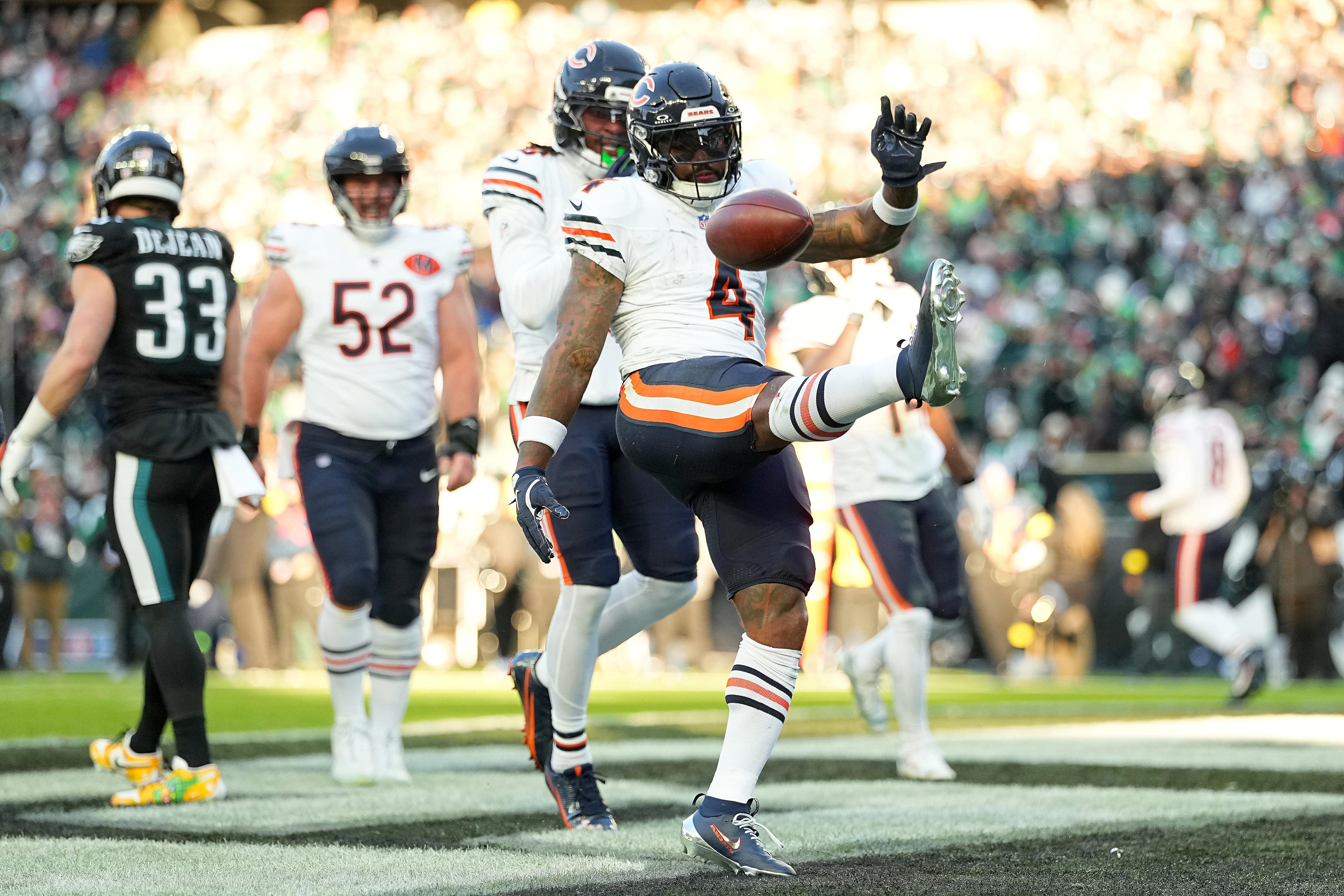 Bears RB D'Andre Swift sounds off on 'team win' vs. Eagles