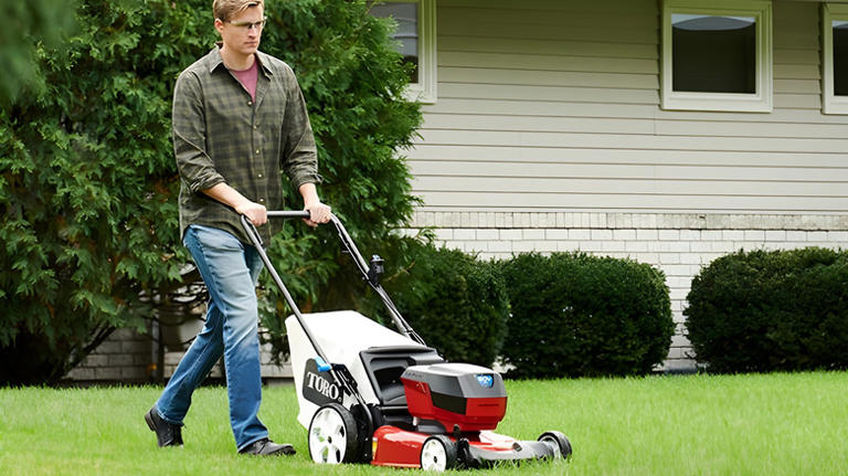 Common Problems With Toro Lawn Mowers (According To Users)