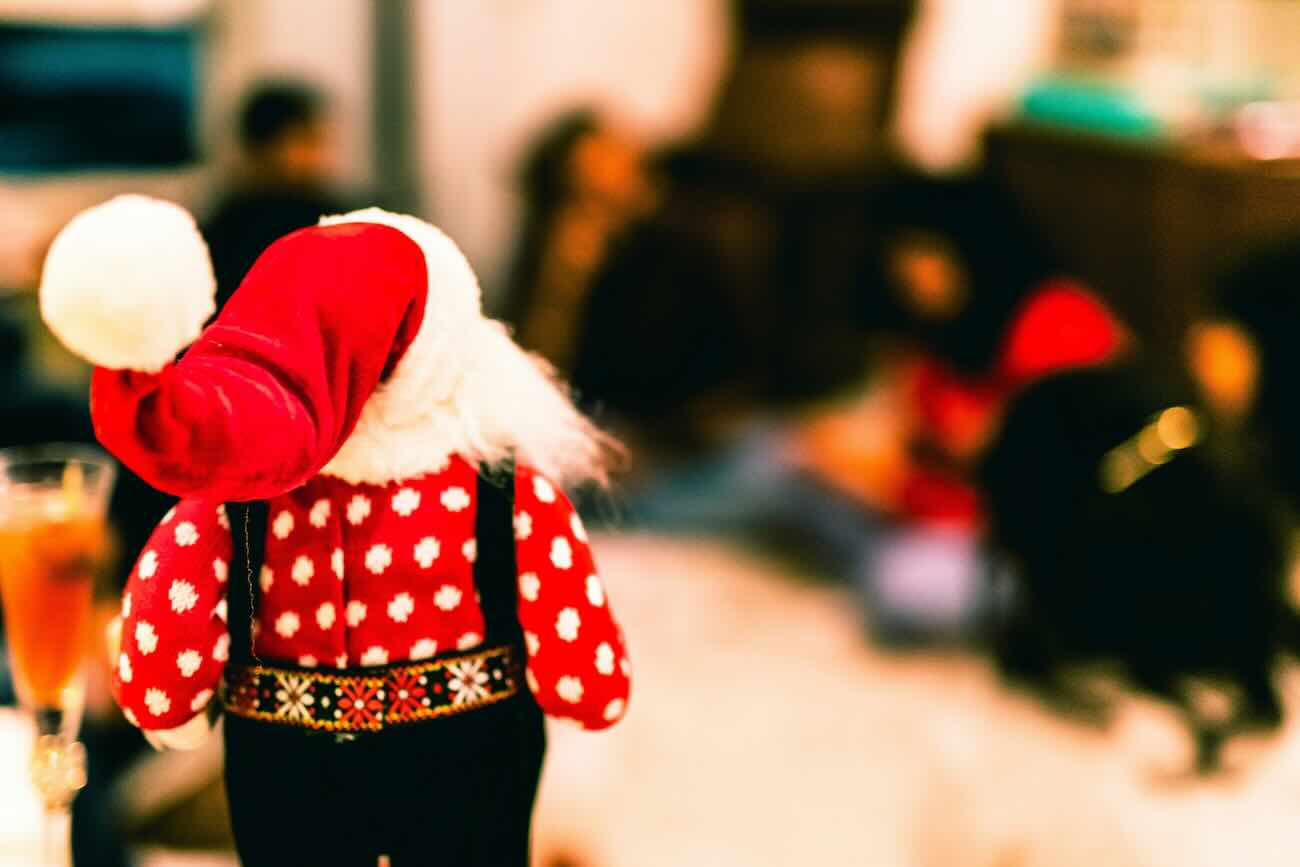 Tolgono “Gesù” da Jingle Bells, a scuola scoppia la lite nelle chat dei ...