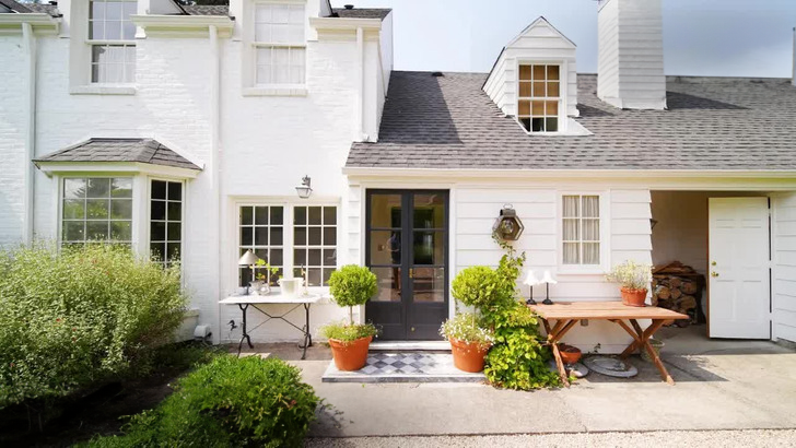 A Design Consultant’s Brick Colonial in Washington