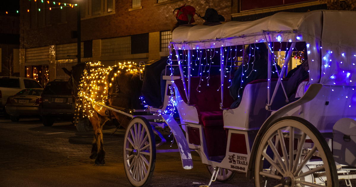 Enjoy a Cozy Carriage Ride and Holiday Lights This Christmas in Nebraska