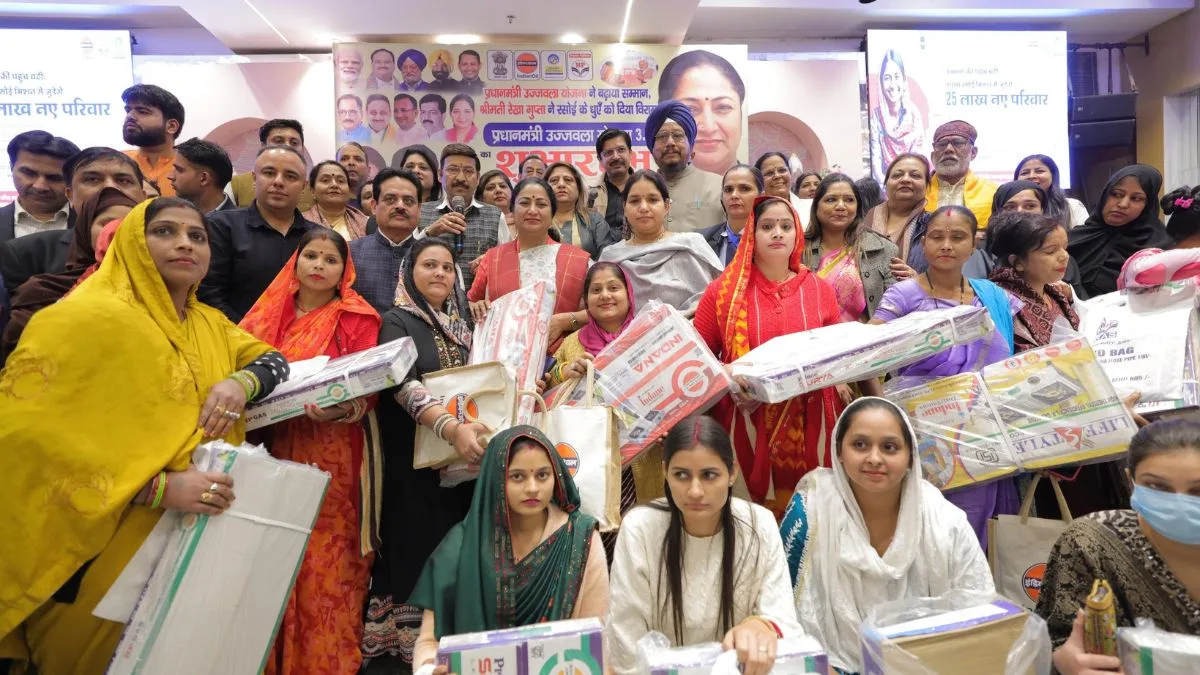 Delhi govt ensuring clean fuel for every kitchen, reducing pollution: CM