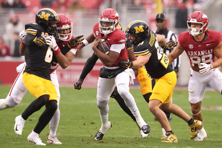 Arkansas football falls to Missouri, season ends with 10th straight loss