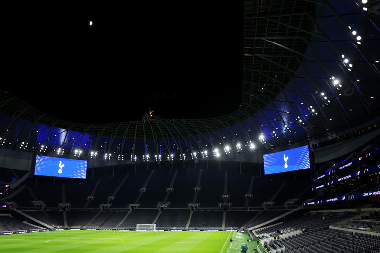 Tottenham 1-2 Fulham: Spurs beaten at home - LIVE