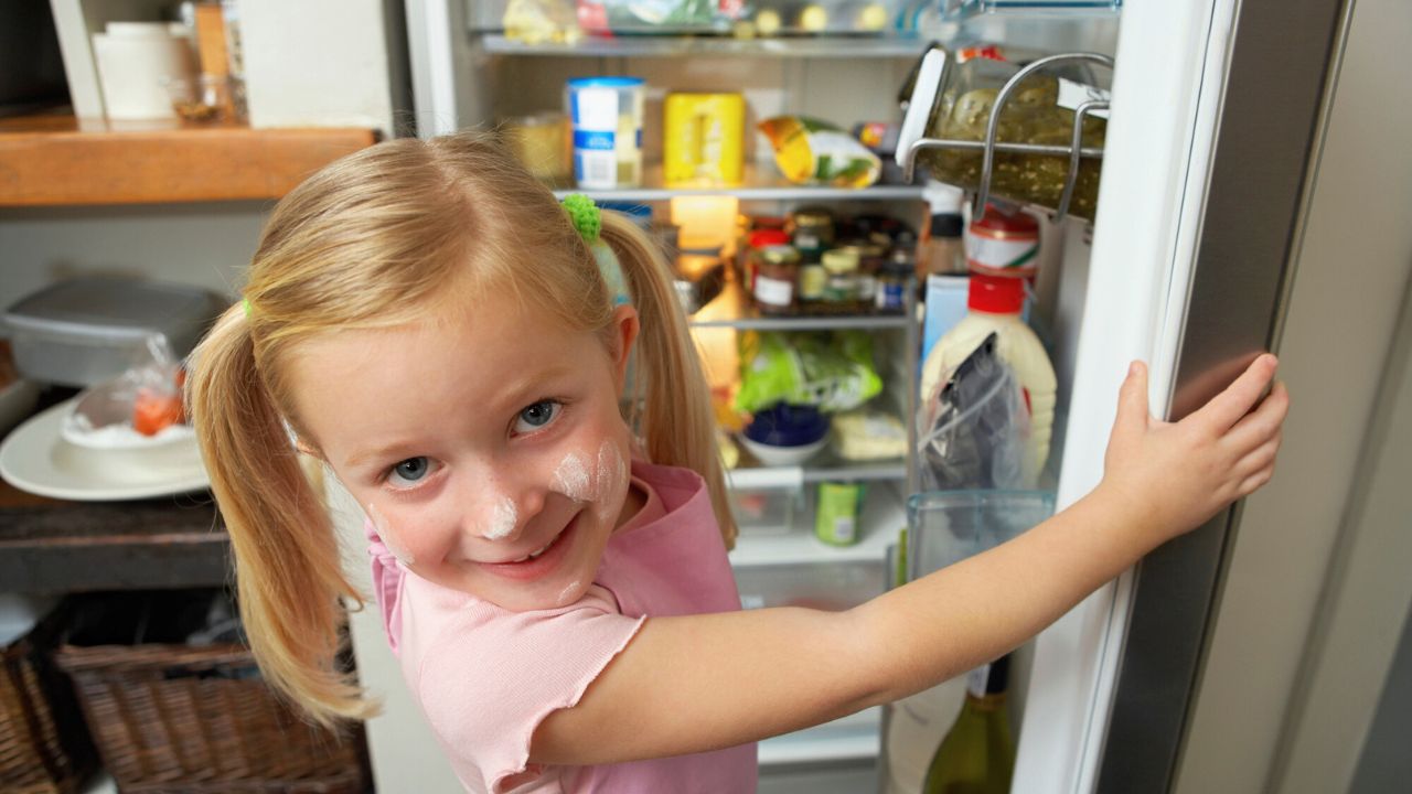 "She Just Helped Herself": Mom Shocked by 10-Year-Old Guest Who Raided ...