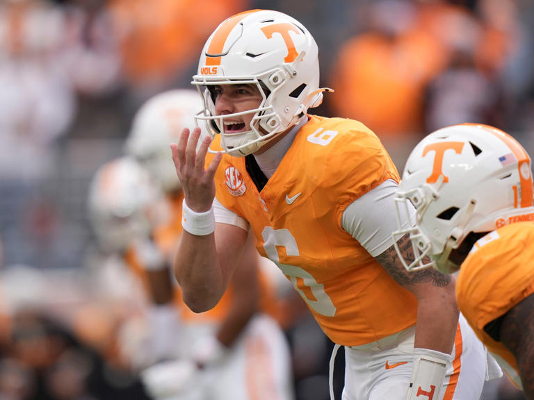 Iowa Football: Final Hawkeyes bowl projection roundup