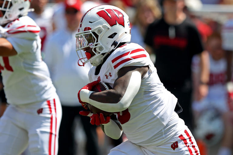 How to Watch Wisconsin vs Minnesota: Live Stream NCAA College Football ...