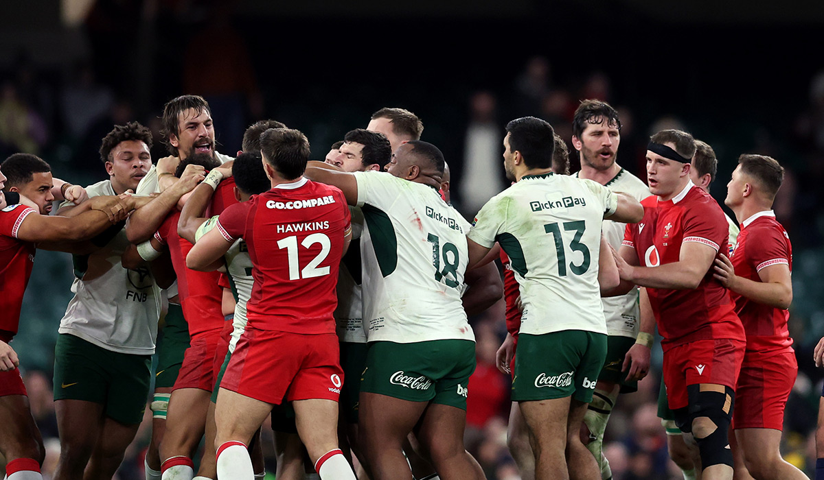 ‘Ban him’ – Fans are all in agreement after Eben Etzebeth sent off for ...