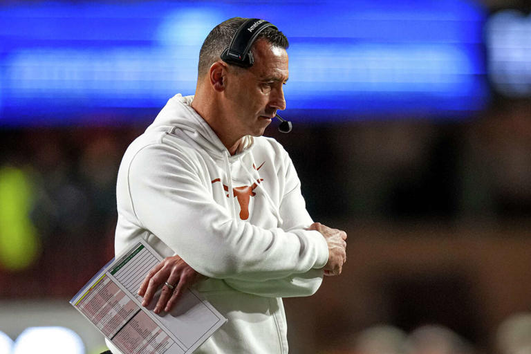 Texas football recruiting: Longhorns add five-star WR Easton Royal