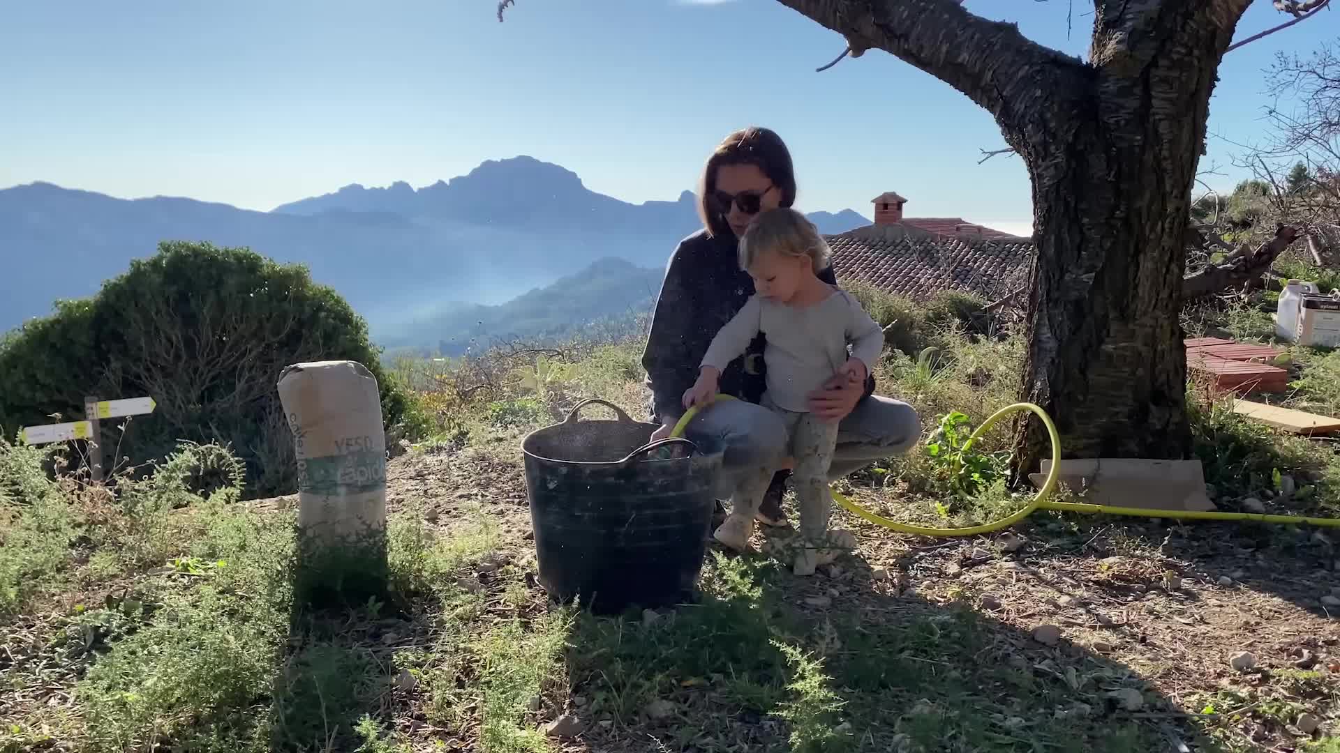 I built my own compost toilet off-grid