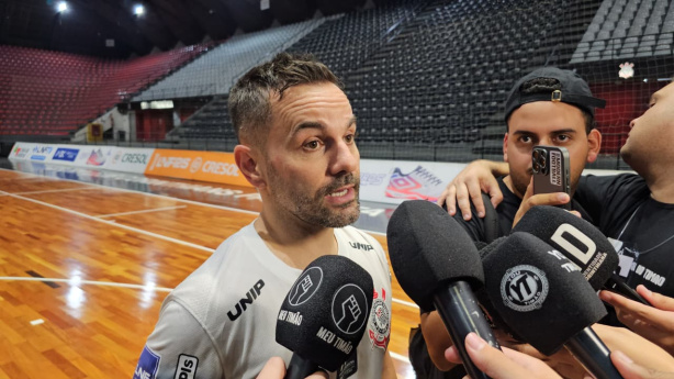 Deives enaltece temporada vitoriosa e conexão com a torcida do ...