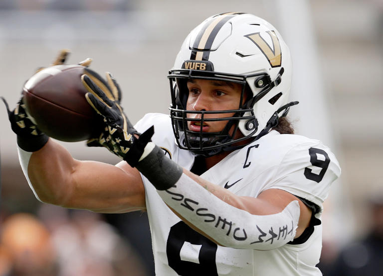 Vanderbilt football's Eli Stowers to opt out of bowl game, per report