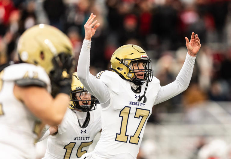 Aidan Grella’s kick earns Bishop McDevitt another PIAA 5A football ...