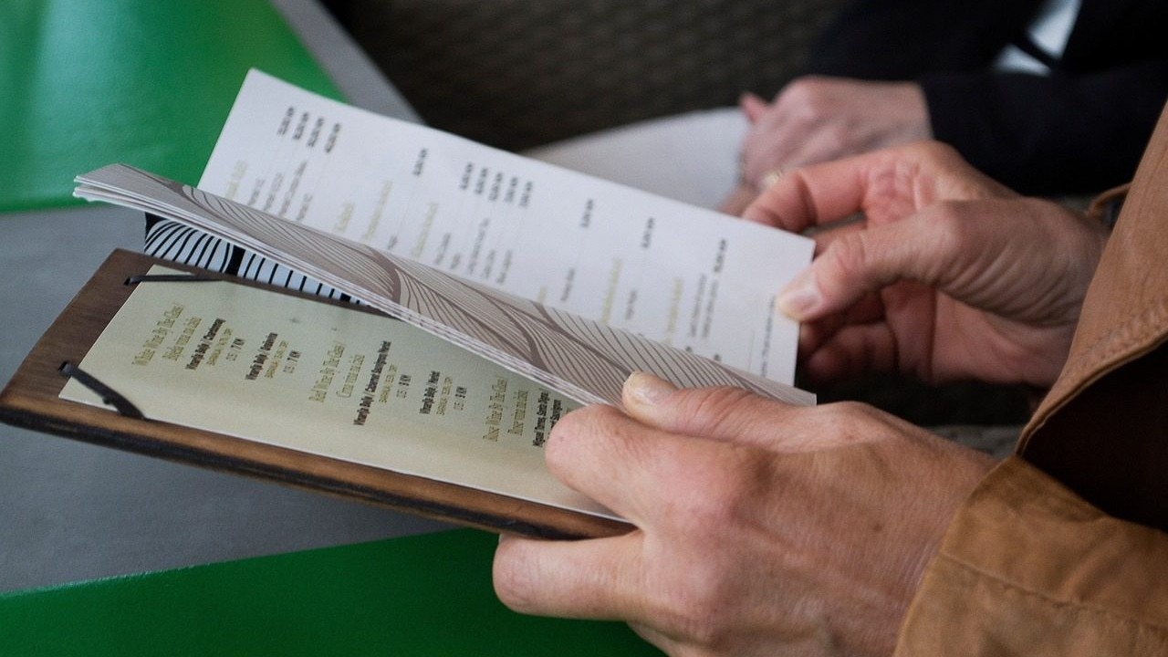 Restaurant Servers Spot These 10 Traits as Soon as You Take Your Seat