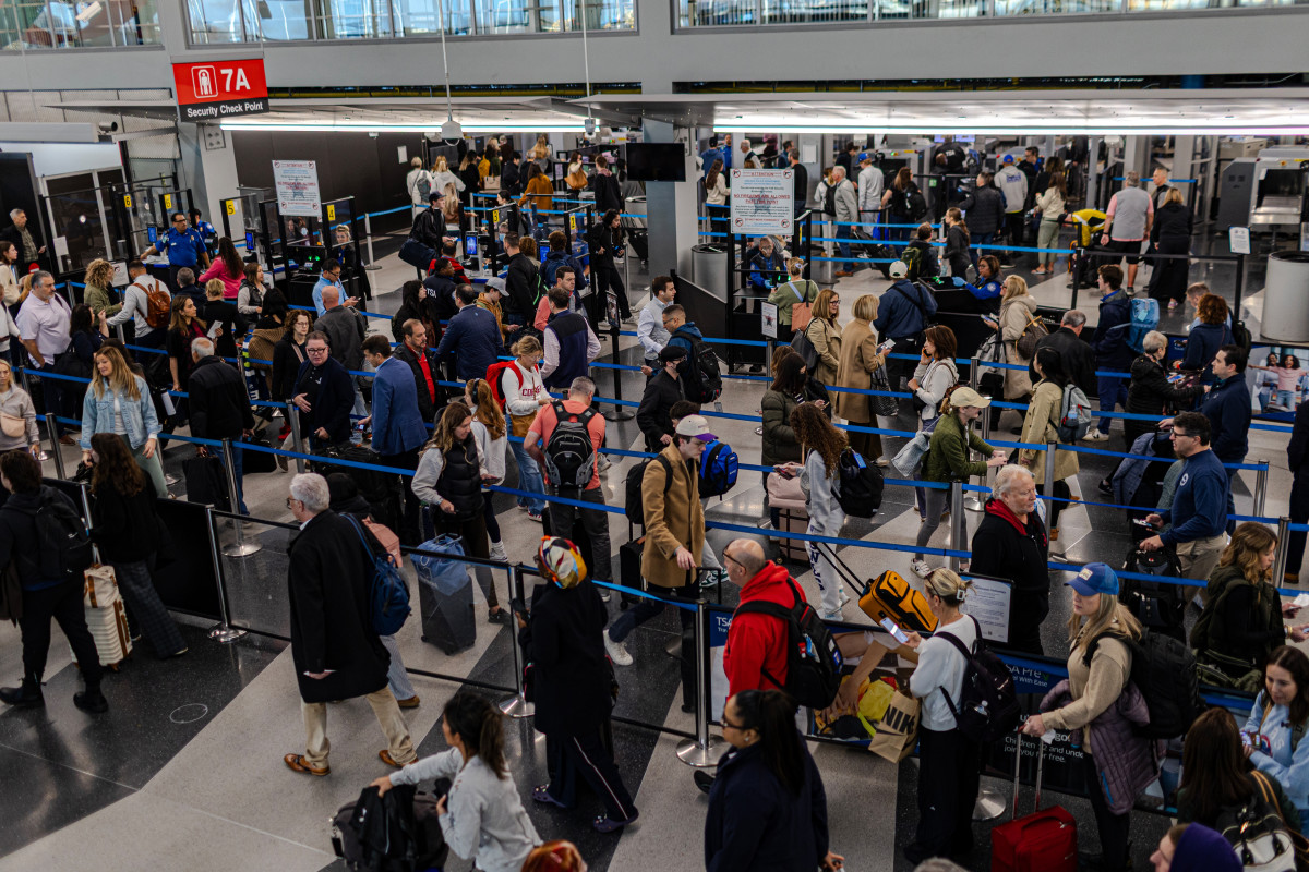 TSA staffing shortages cause 3+ hour security lines at major airports