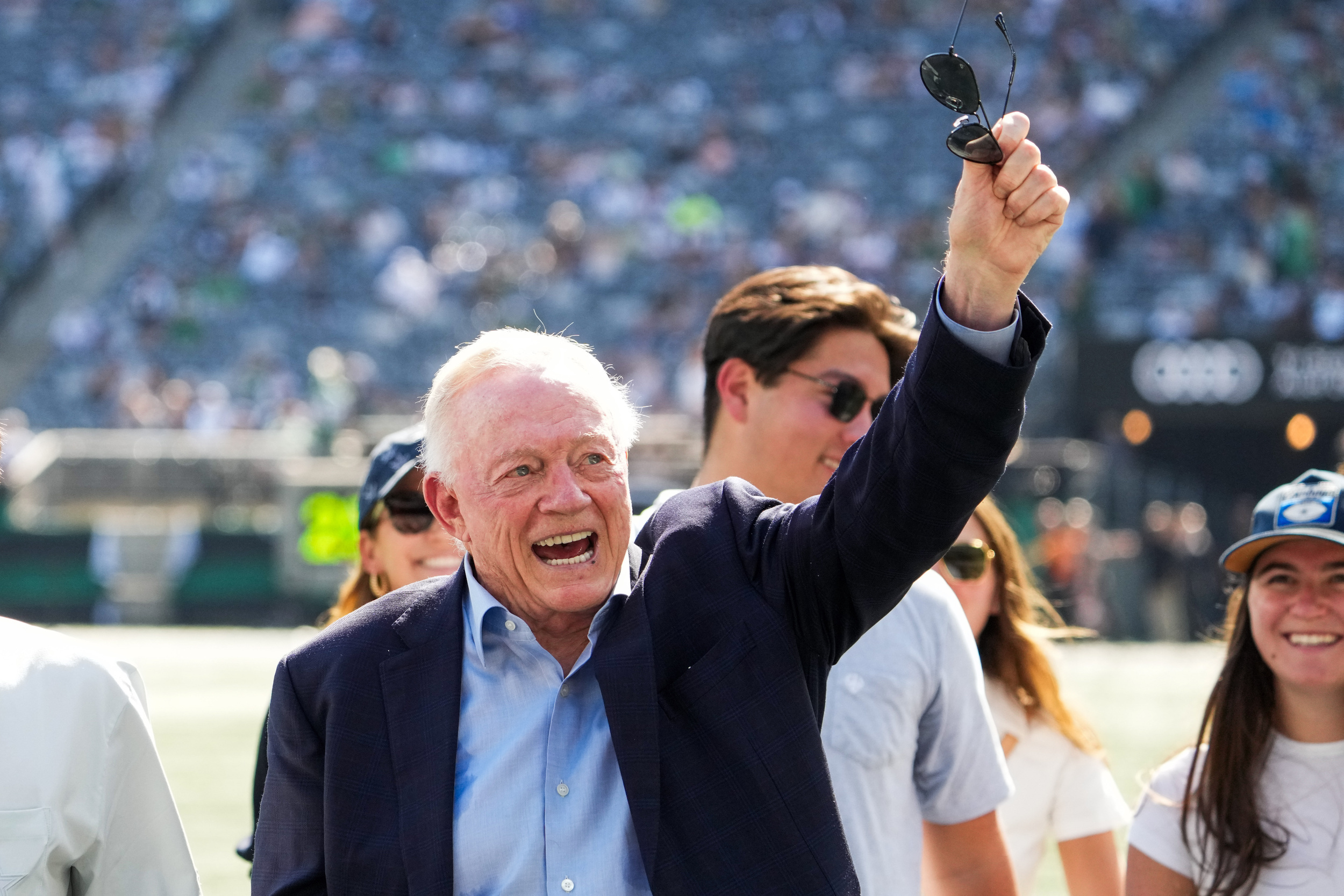 Jerry Jones claims Jets turned down absurd trade offer involving Micah Parsons, Quinnen Williams