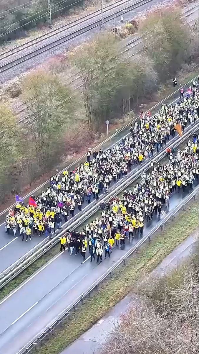 Tausende Teilnehmer bei Demo gegen AfD-Jugend