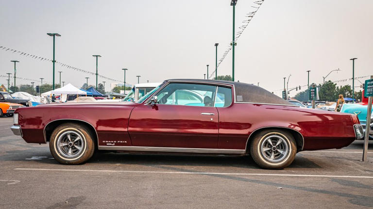 Ford 428 Vs. Pontiac 428: Here's How The Engines Compare
