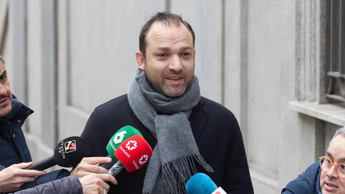 El hijo de Ábalos acusa a Zapatero de hacer negocio con el rescate de ...