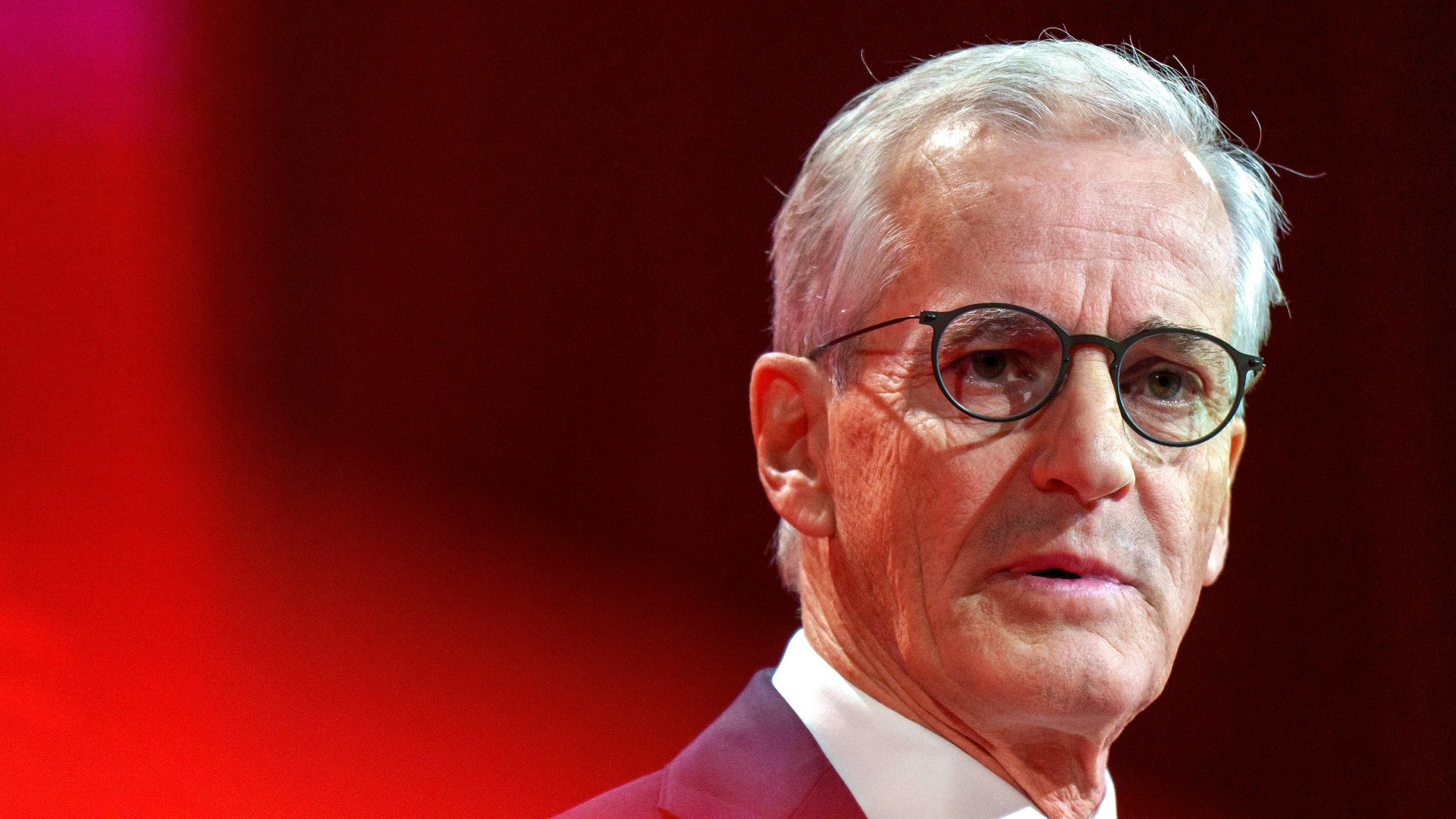 Advart bak lukkede dører: Varslet krise