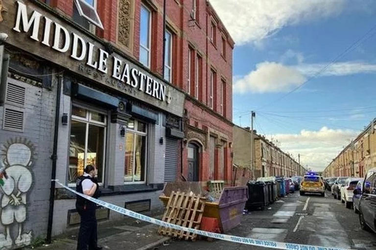 Toxteth street on lockdown as 'man with a weapon' sees armed police ...