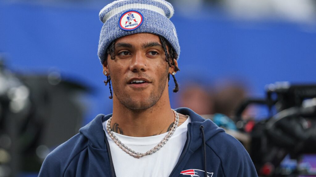 Bruins fans will love Christian Gonzalez’s fit before Patriots-Chargers