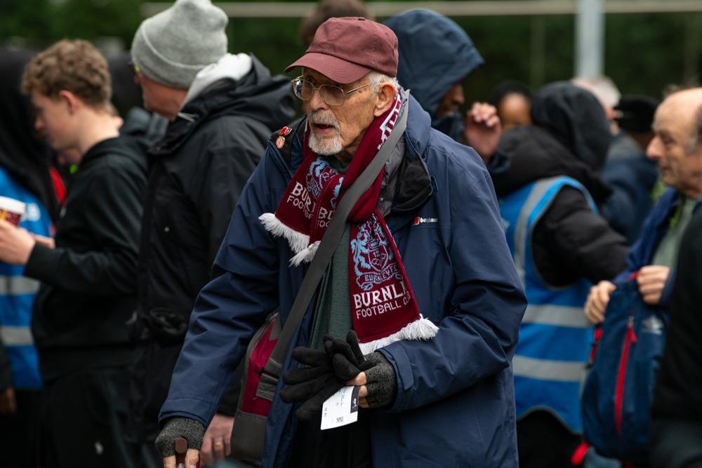 25 photos of Burnley fans arriving at the Gtech for Premier League ...