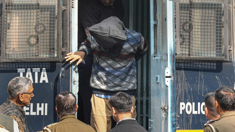 দিল্লি বিস্ফোরণে ইমাম ও সহযোগীকে গ্রেফতার করল NIA, জিজ্ঞাসাবাদ হল ১টি ...