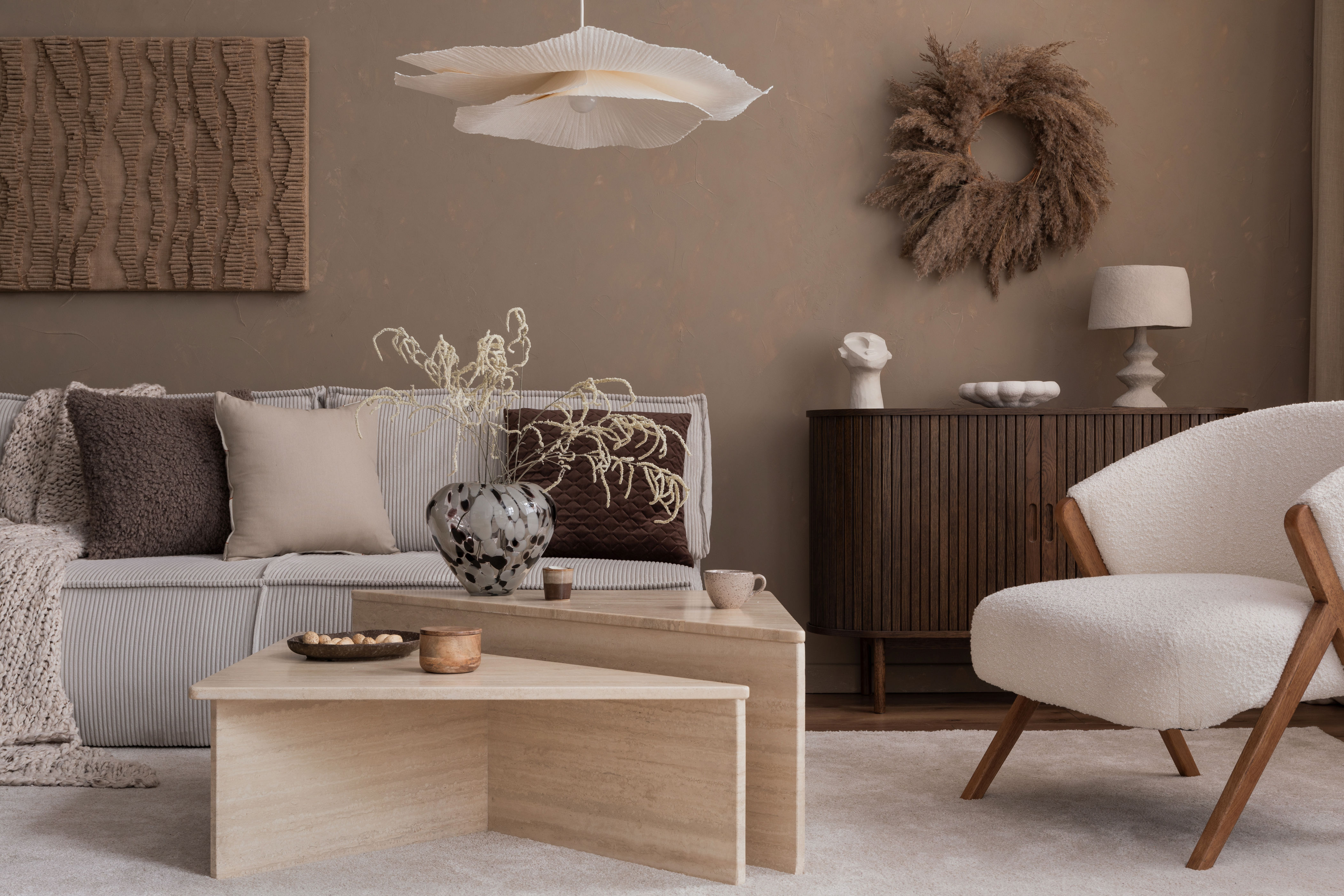 Waarom iedereen massaal voor deze eetkamerstoel met leuning valt – het ...