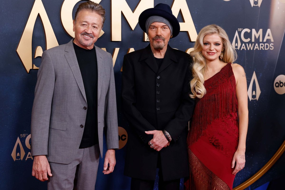 Watch: Jimmy Fallon, Carter Faith team up for 'Ugly Sweater' holiday song