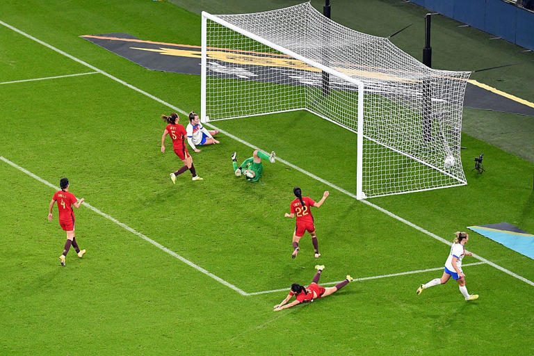 ‘Ruthless’ Lionesses threaten Wembley record with 8-0 win over China