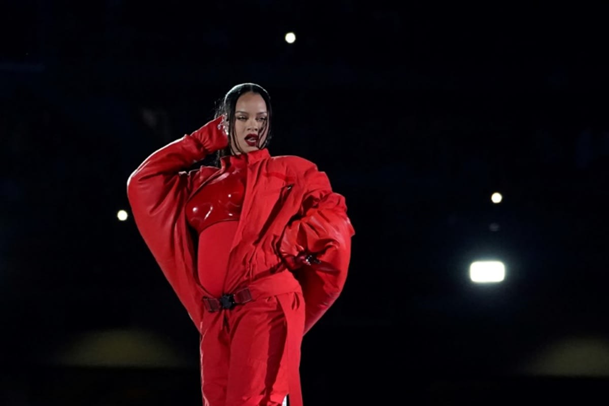 Rihanna Won't Sign Post-Nup, Risks $1.4 Billion Fortune If She Splits ...