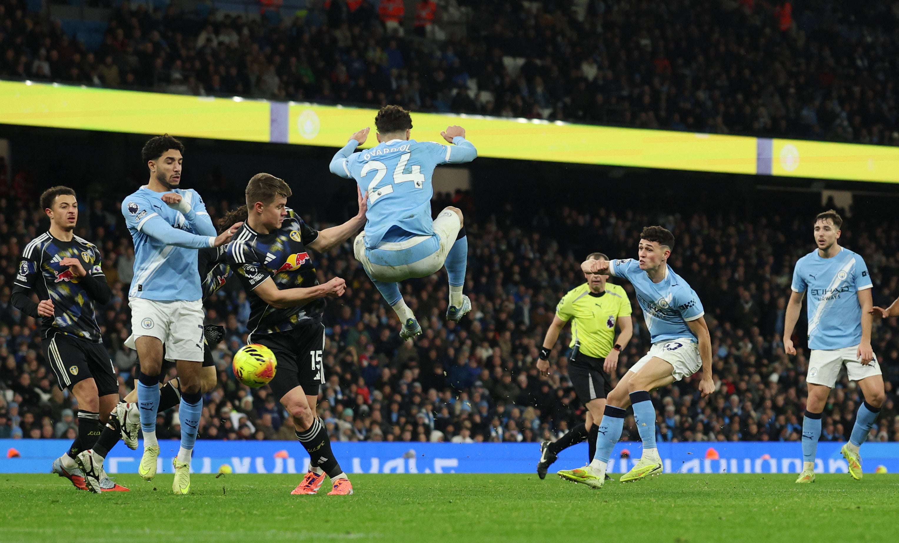 Foden strikes late for Man City to deny dramatic Leeds comeback