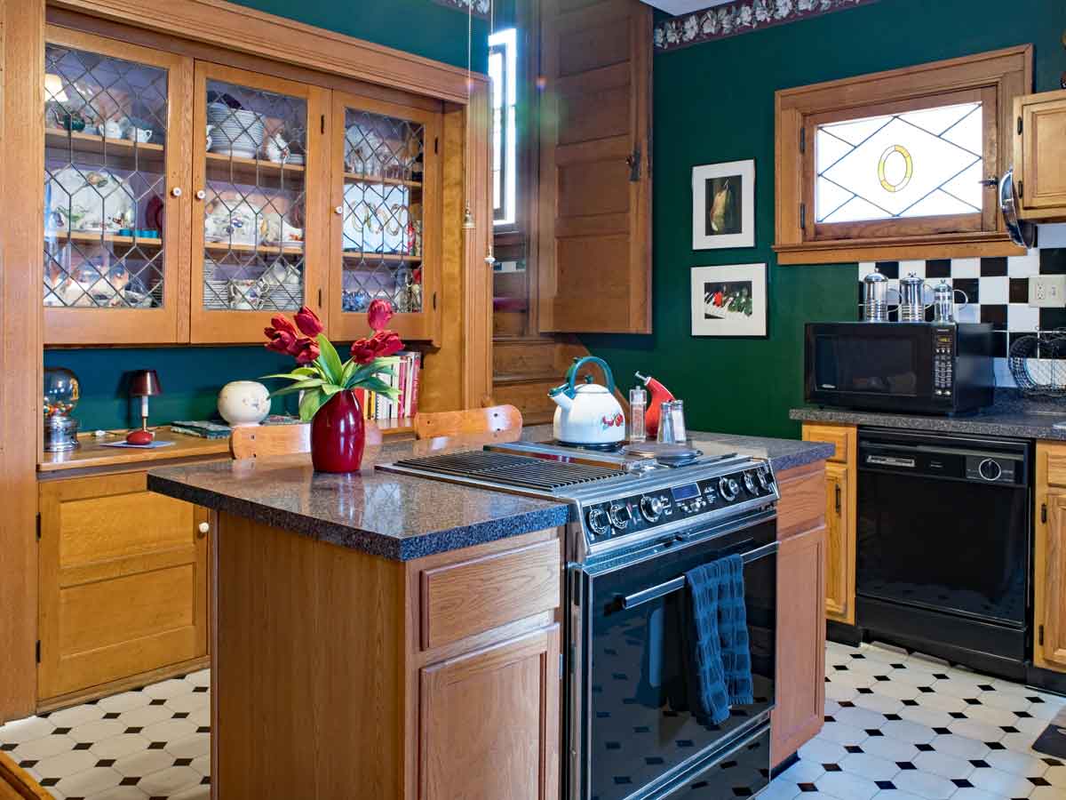 30 Signs Your Kitchen Is Stuck in the Past
