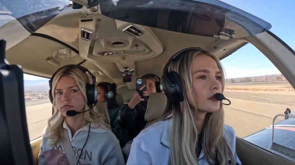 Unexpected aircraft landing captured on video