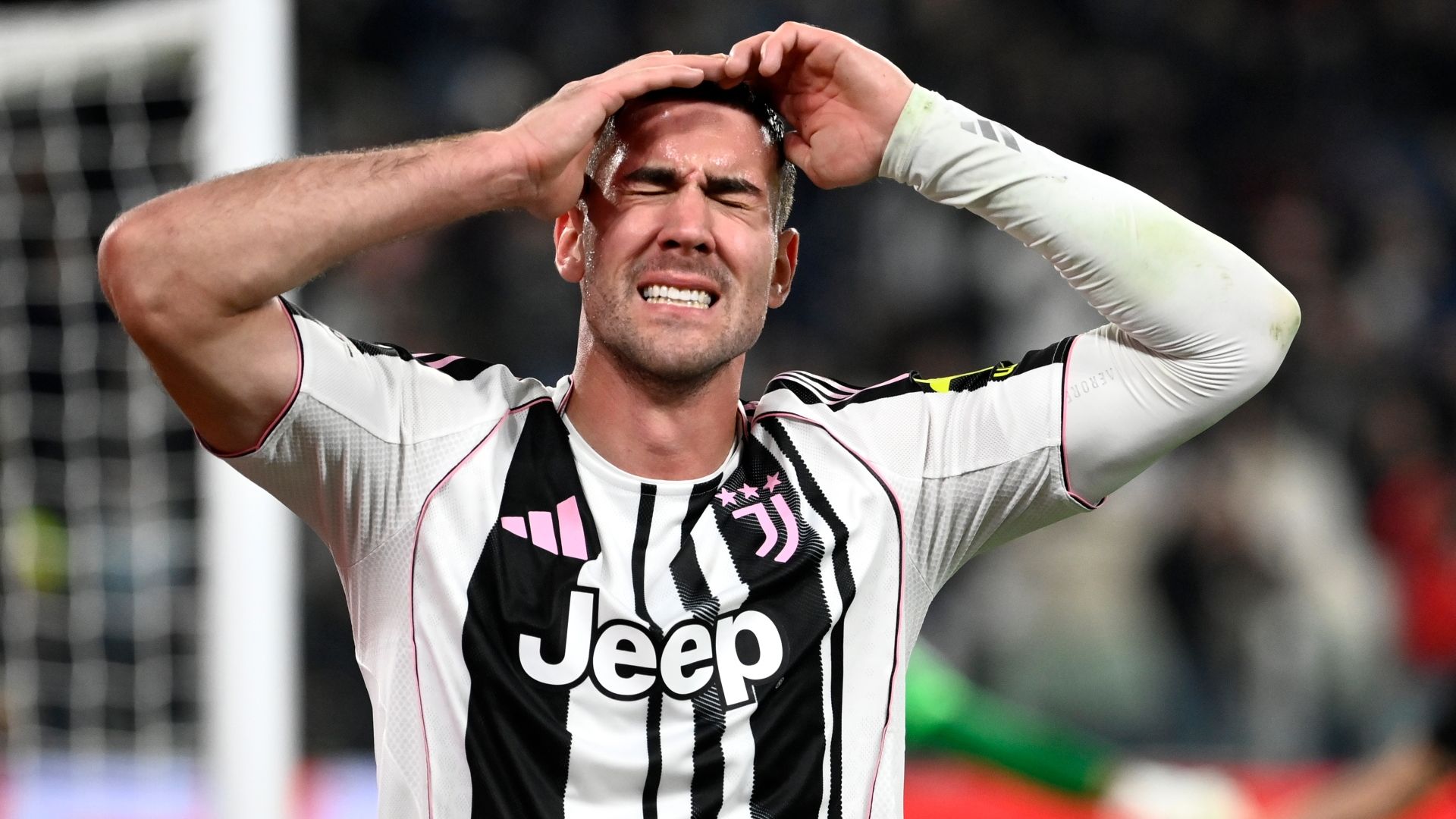 Juventus, Vlahovic esce quasi in lacrime: infortunio all'adduttore. "Mi ...