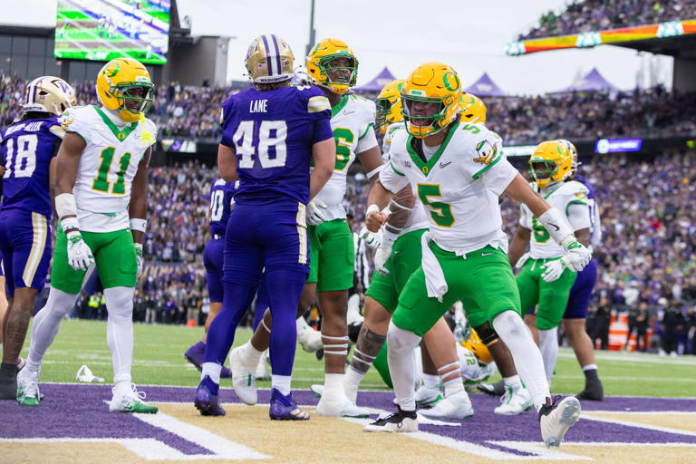 No. 6 Oregon Ducks secure playoff berth with win over Washington ...