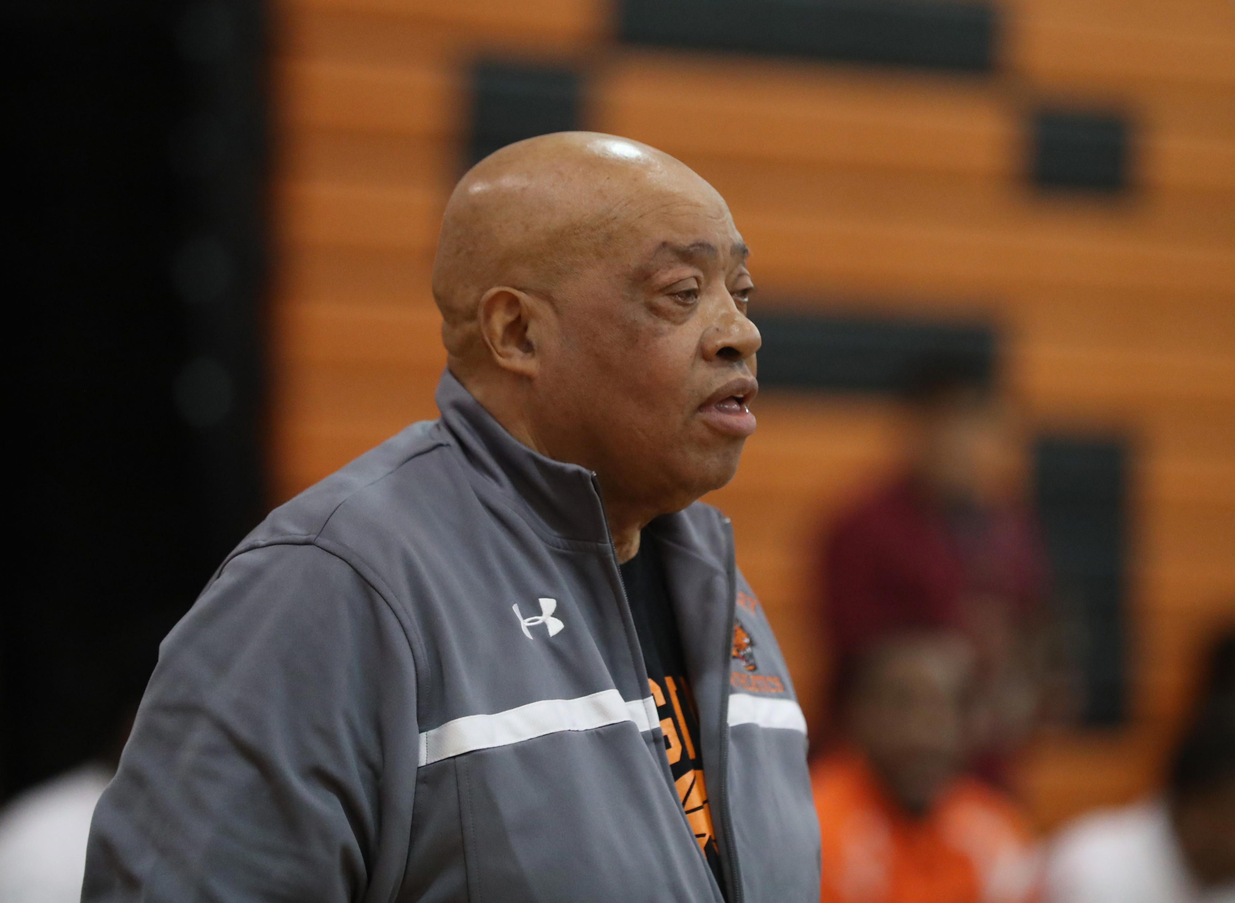 Houston Rockets jersey history No. 33 - Willie Worsley (1968-69)