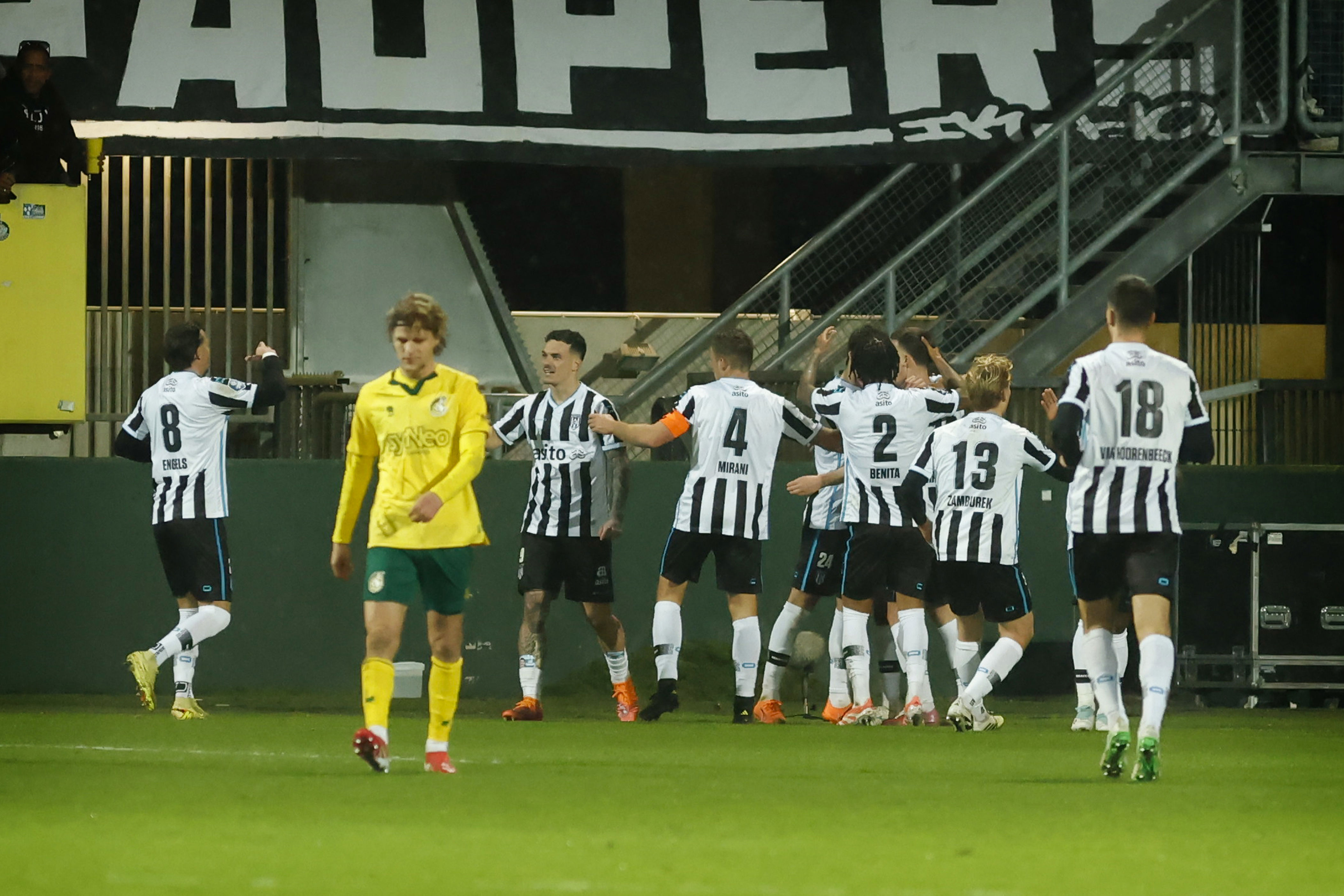 Krüzen looft 'hotte' Hornkamp: 'Bij elke topvijf-club maakt hij er twintig'